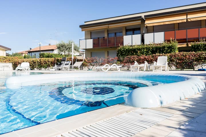 Luminoso Appartamento Con Piscina Al Secondo Piano - Sirmione