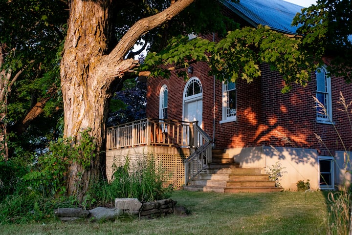 Church In The County - Picton