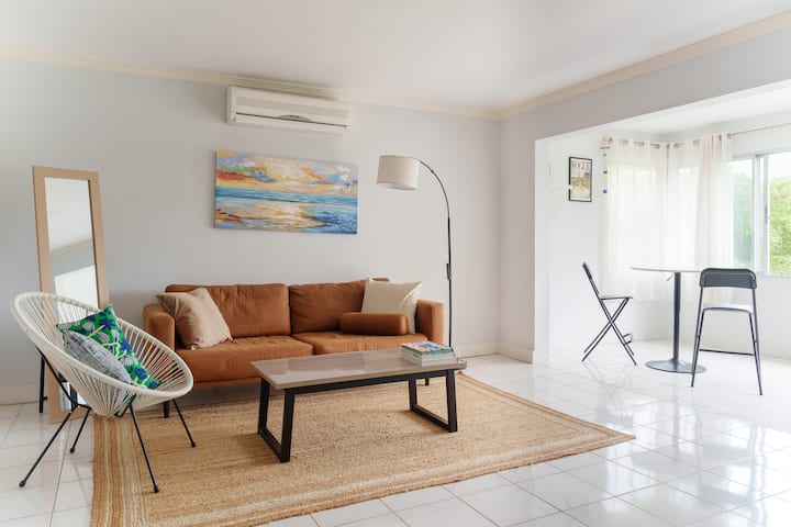 1bd With Beach, Pool, King Bed, A/c, 24h Security - Montego Bay