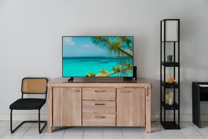 1bd With Beach, Pool, King Bed, A/c, 24h Security - Montego Bay