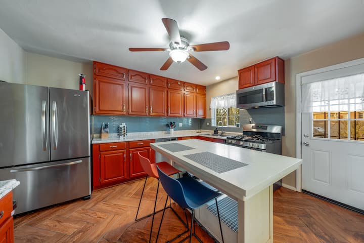 Carport | 4 Br 2 Ba | Sleeps Up To 8 | Fenced Yard - Tucson, AZ