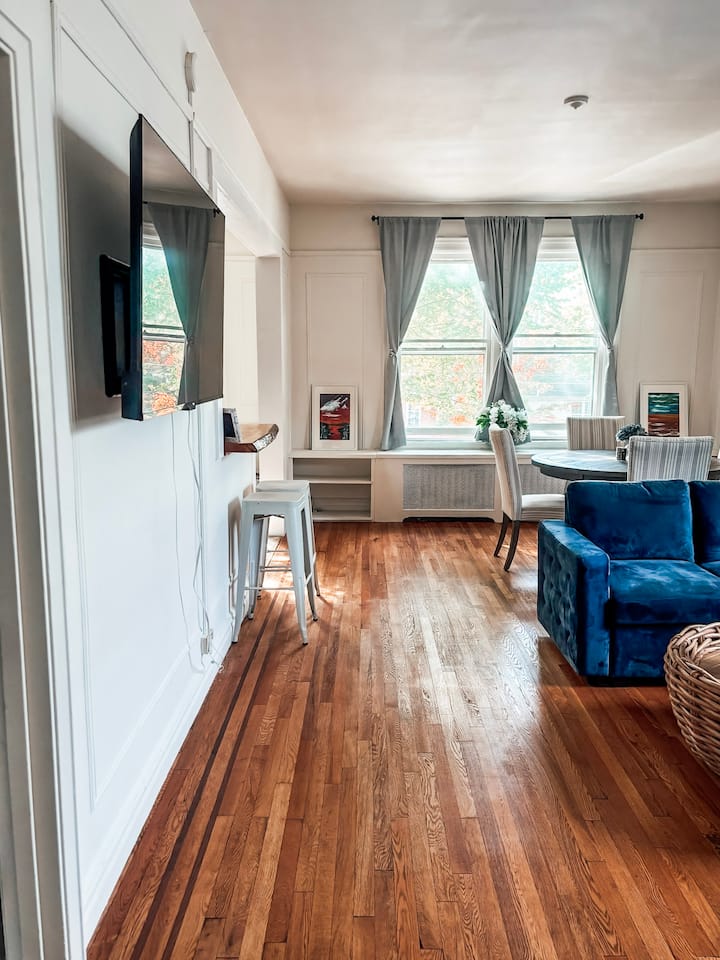 Close To Spac | Downtown Walkable | Near Racetrack - Saratoga Springs, NY