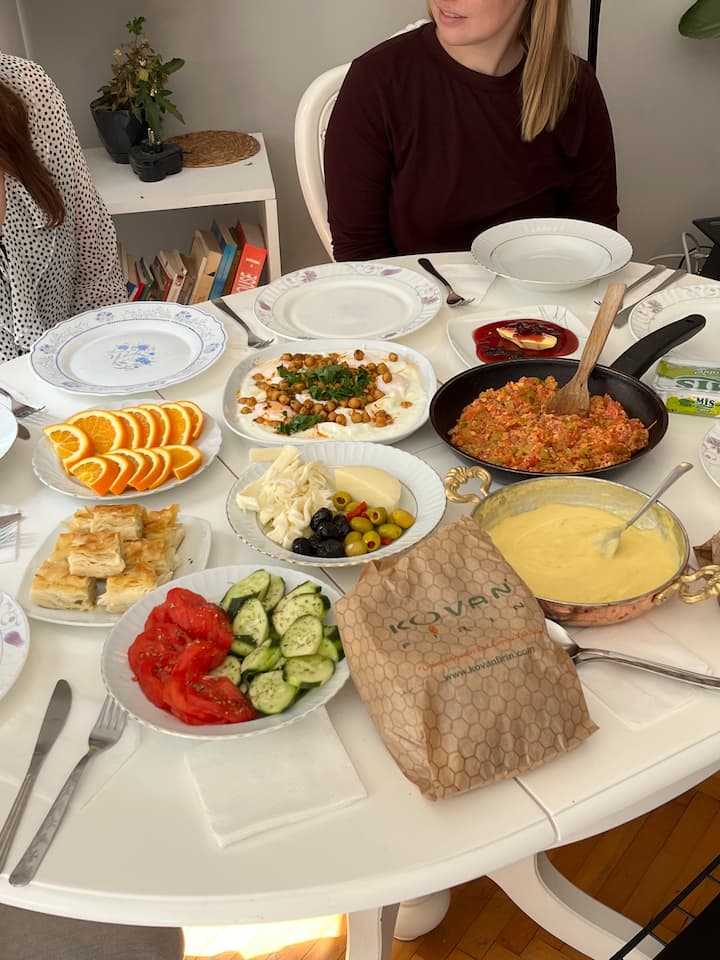 Cozy Central Apt W/ Balcony - Short/long Term - Ataşehir