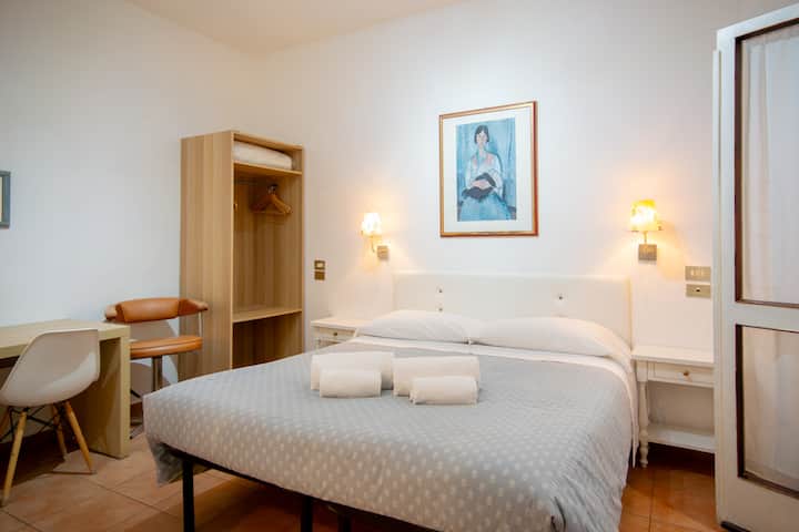 Budget Room With Private Bathroom - Florence