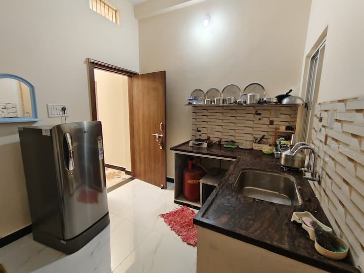 Ac Room With Private Balcony | Easy Mahakal Access - Ujjain