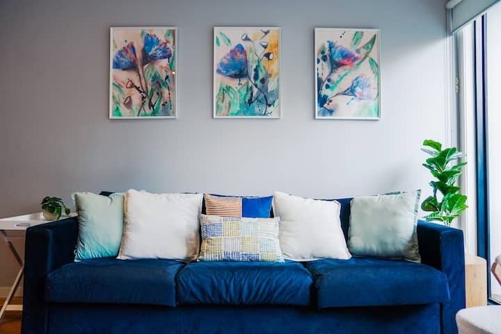 Spacious | 3 Bathrooms | Top Location | Parking! - Melbourne