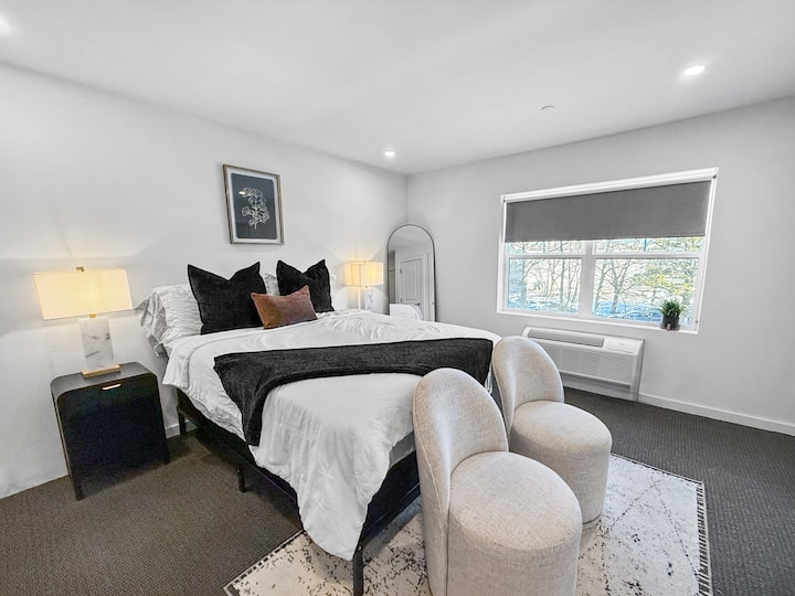 Private Hotel Suite 308 - Salem, MA