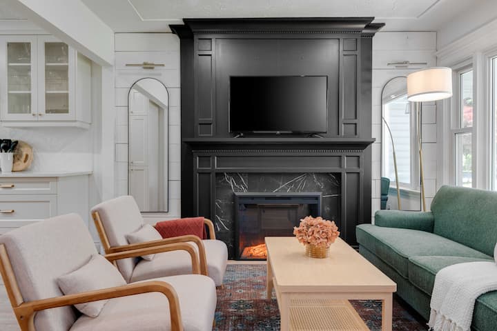 Charming Retreat In Old South - London, Ontario