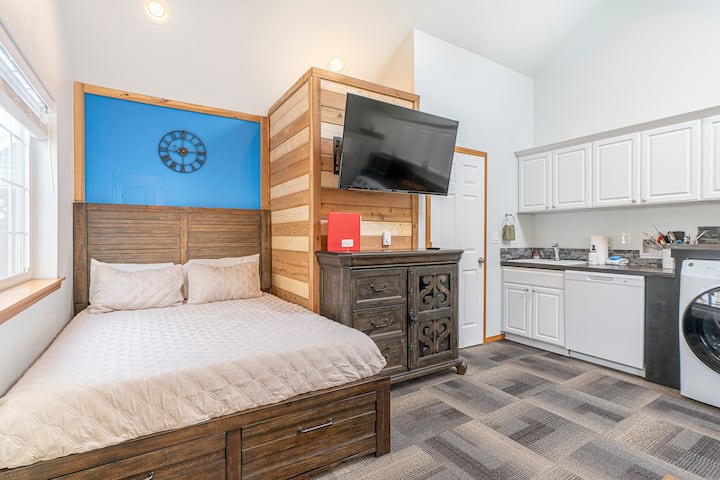 Tiny-home With Big Heart! Bbq, 2beds, Pet Friendy - Rockaway Beach, OR
