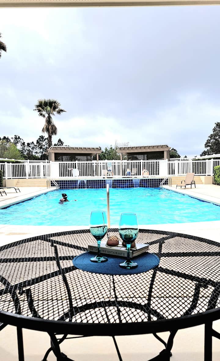 Fabulous Condo! Beautiful Pool & Close To Beaches - Foley, AL