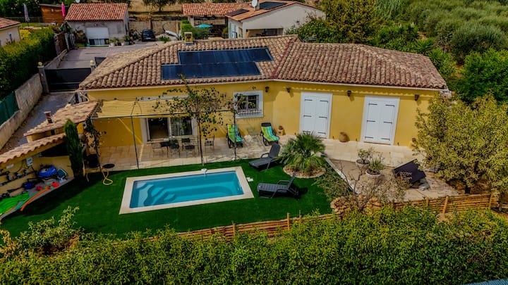 Villa Piscine Privée Bbq Four Jeux Pétanque Jardin - Carros