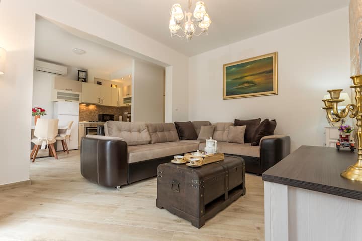 Villa Capitis In The Centre With Private Pool - Hvar