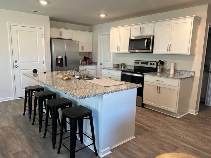 Extended Stay * Brand New Home! - Greenville