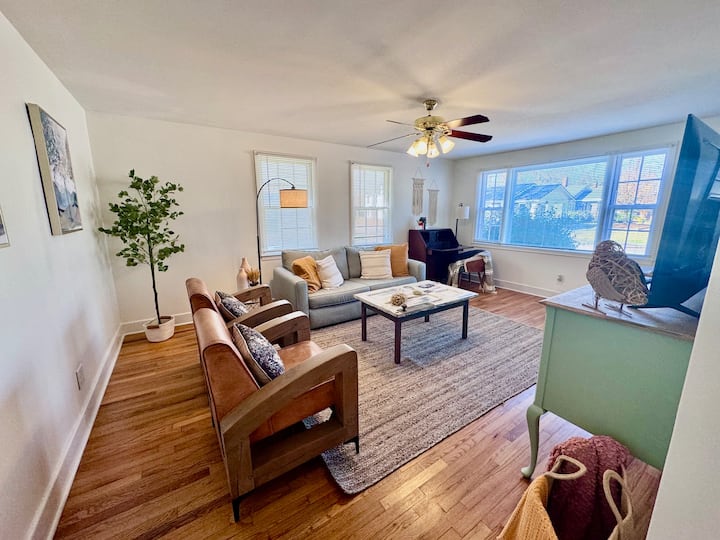 Cozy Fall Getaway | Close To Downtown & Hospitals - Augusta, GA