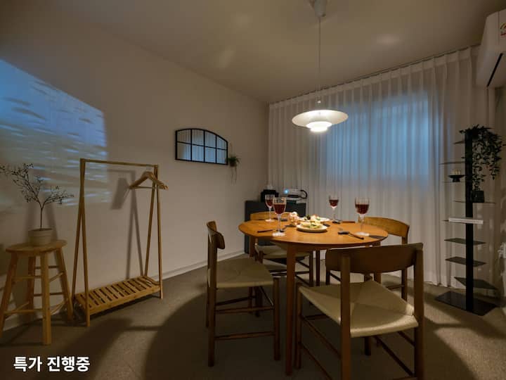 [특가]성수｜구의역 9분｜4인｜감성 숙소｜포토존｜셀프체크인｜장기숙박 ｜짐보관｜청결｜프라이빗 - Seoul