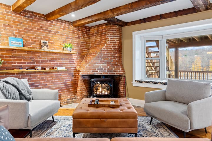 Spacious Downtown Hallowell River View Apartment - Augusta, ME