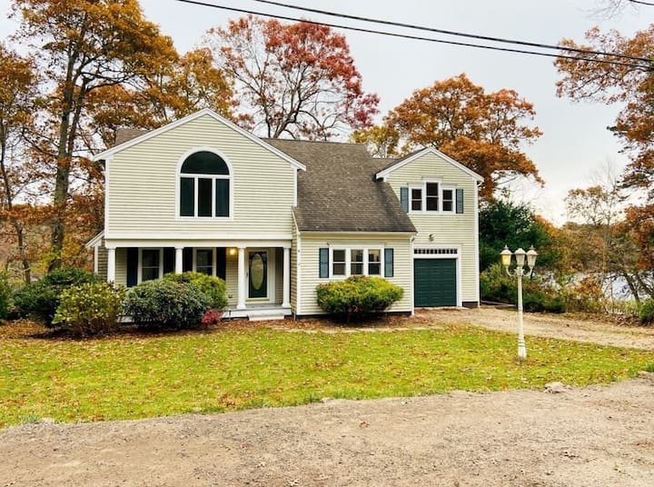 Large Lakefront House In Forestdale With 5 Beds - Sandwich, MA
