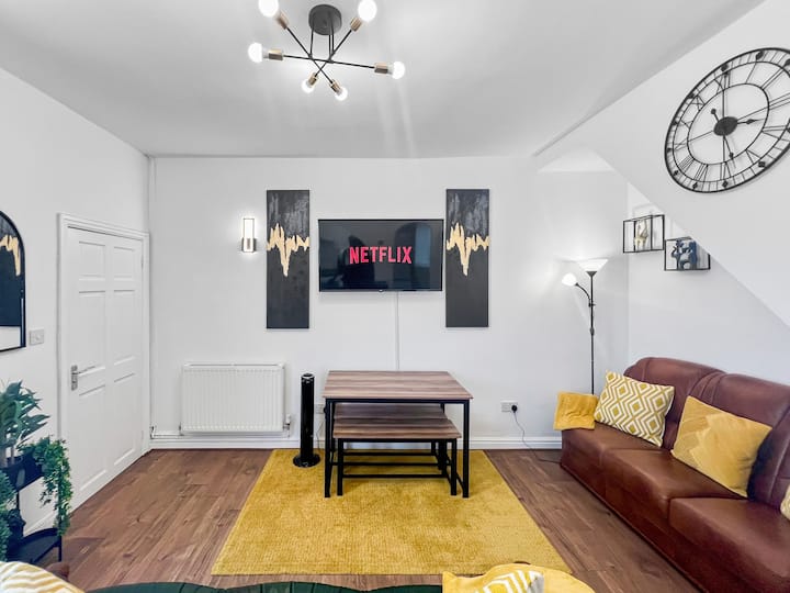 Stylish House Near Hospital With Free Parking - Stoke-on-Trent