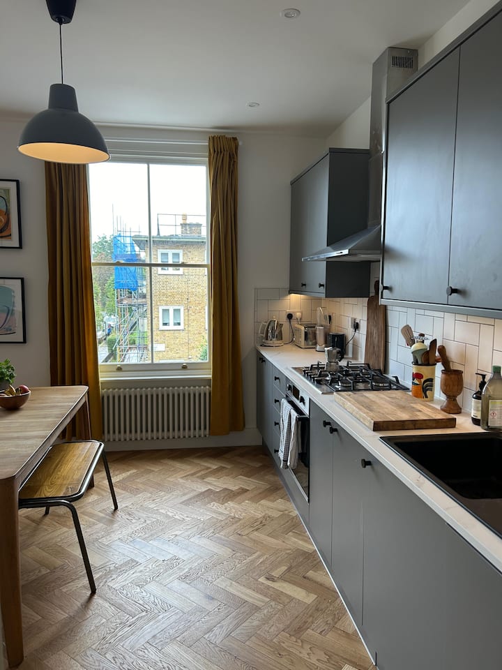 Spacious Flat For Cat Lovers! - Greenwich