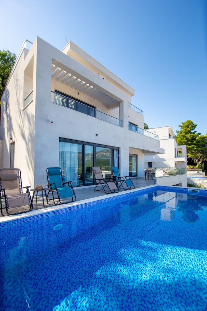 Villa Maya (4br Villa W/sea View & Pool | 8p) - Budva
