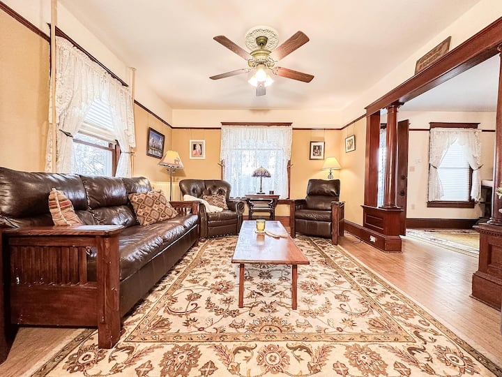 Spacious 7-bedroom Home In Quiet Neighborhood - Cumberland Bay State Park, Plattsburgh
