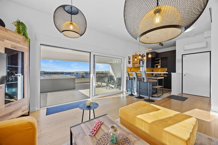 Sea View Penthouse, Terrace & Private Whirlpool - Banjole