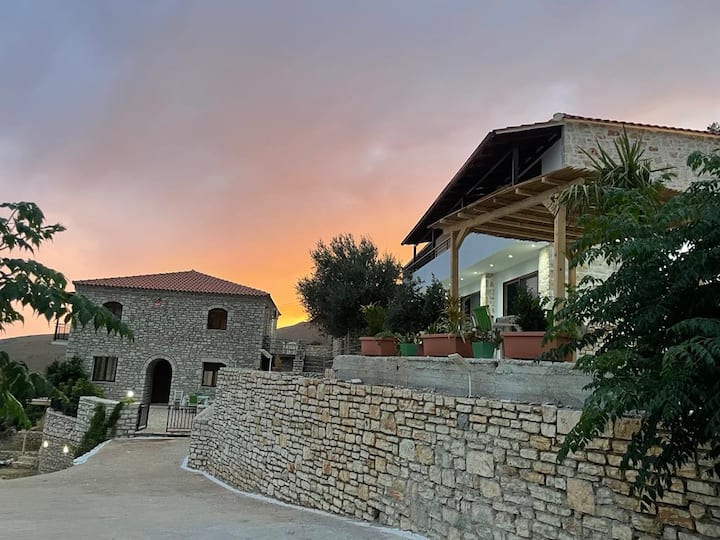 Lila View 7 - Qeparo