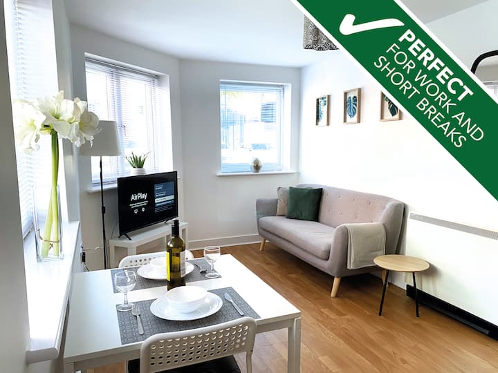 Immaculate, Comfortable & Compact Apartment For 2 - Chester, UK