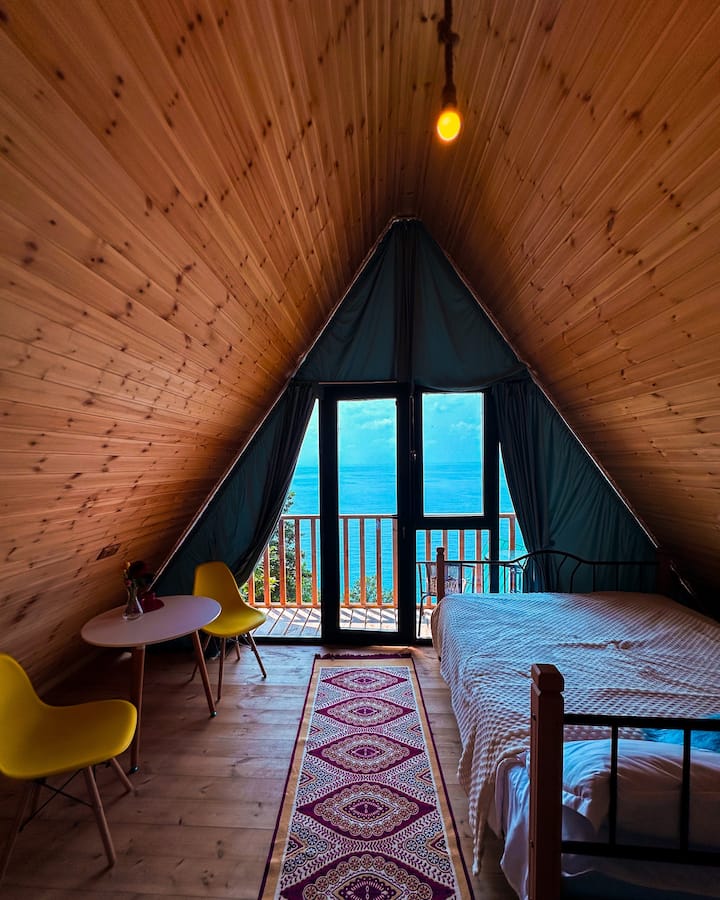 Cozy House With Sea View - Hopa