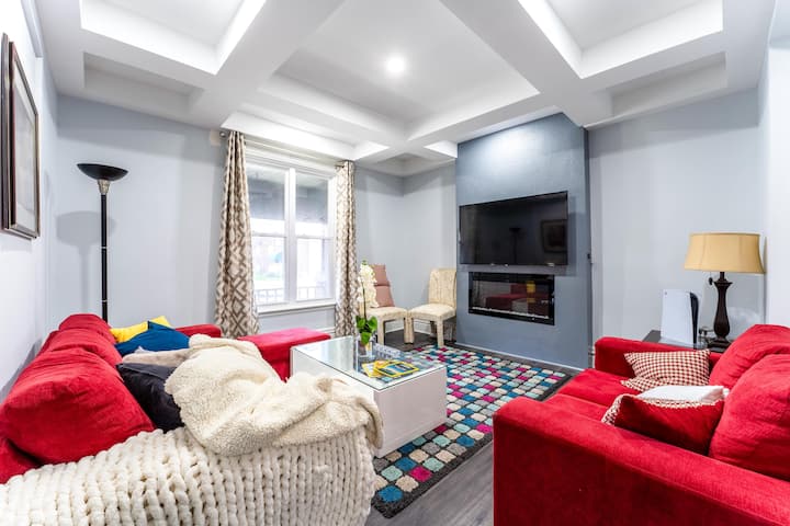 Central Hamilton | 2 Queen Beds | Free Parking - Hamilton