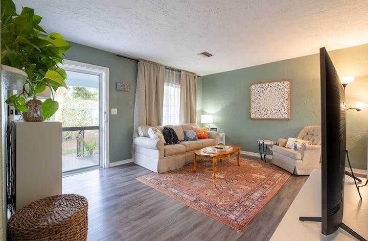 Charming Beach Bungalow Duplex In Gulfport - South Pasadena, FL