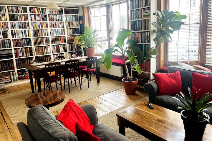 Hastings Old Town With Seaview. - Hastings