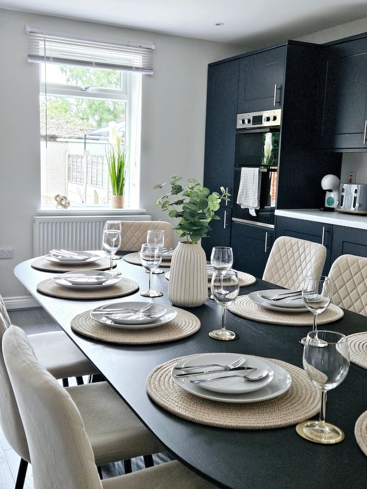 Sapphire House; Groups | Contractors | Families* - Birmingham