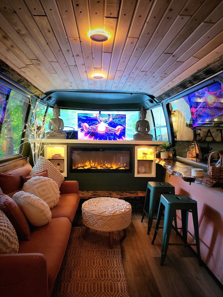 Bittersweet Modern Rustic "Cabin":lush King Bed - Michigan