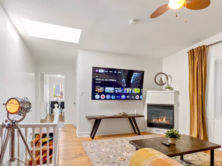 Charming Victorian With Patio And Parking - Toronto, ON