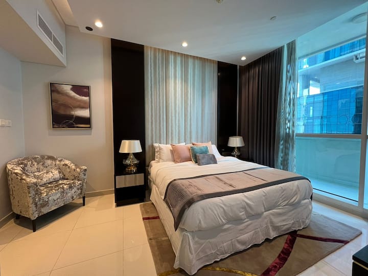 Downtown 1br - 5 Minutes To Mall - Panoramic Pool - United Arab Emirates