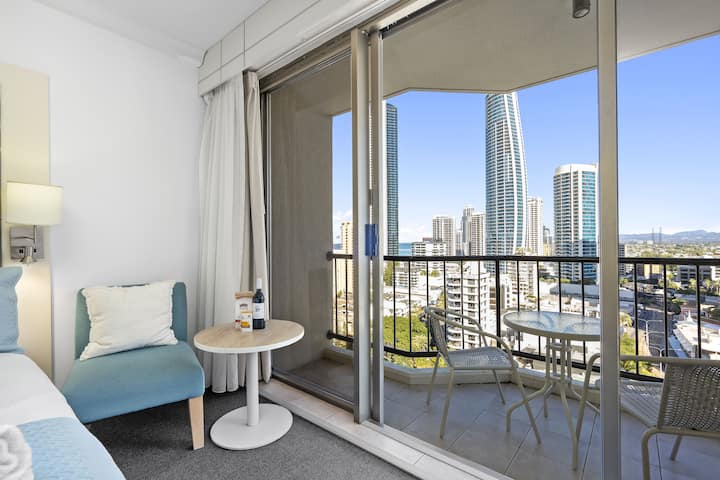 Central Twin Apartment With Ocean View - Q-stay - Surfers Paradise