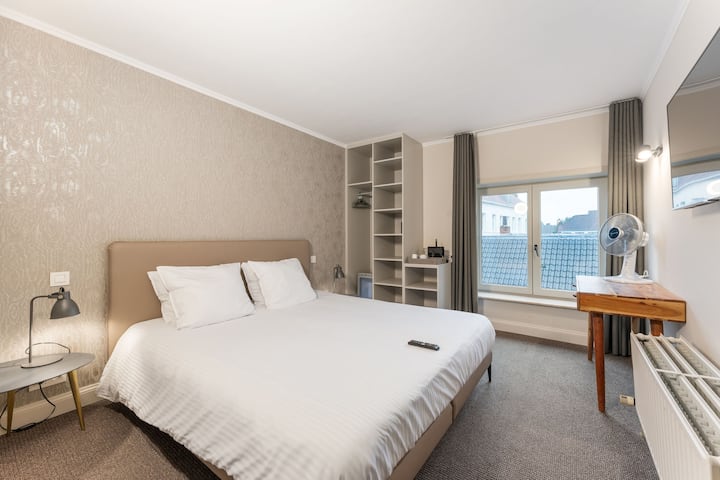 Charming Room In Historic Hotel - Zuienkerke