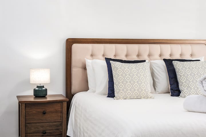 The Ridge - Central Stylish Villa - Mount Hutton