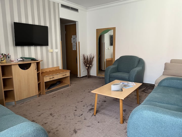 Comfy 2-bedroom Flat | Free Pool & Private Parking - Zalakaros