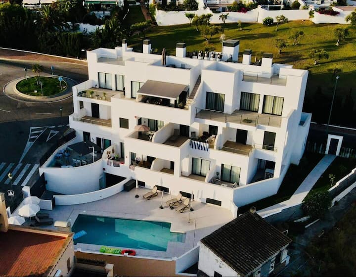 Charming Nerja Apt With Pool, Garage & Sea View! - Nerja