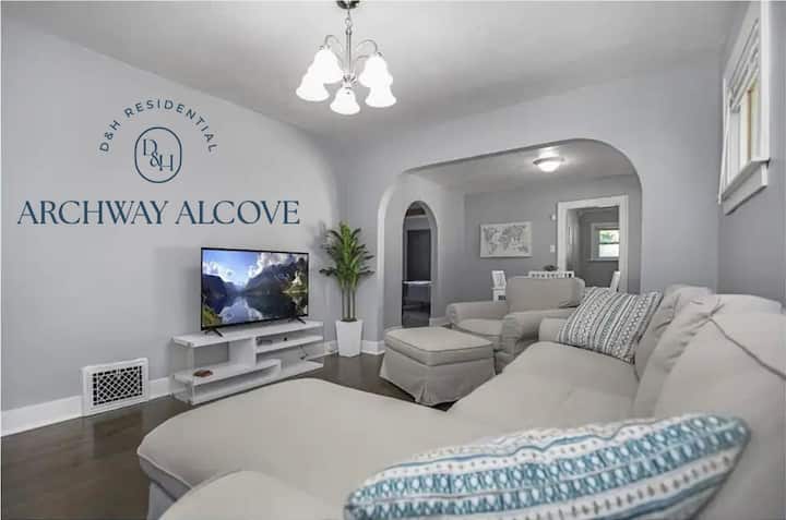 Archway Alcove: 2-br House Near Nd! - South Bend