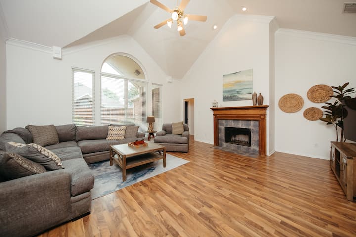 Spacious And Bright 4b In Flower Mound - Flower Mound, TX