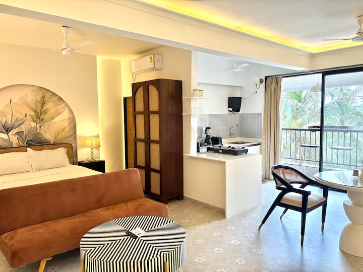 A Stylish Open Studio Near Candolim Beach | C404 - Goa