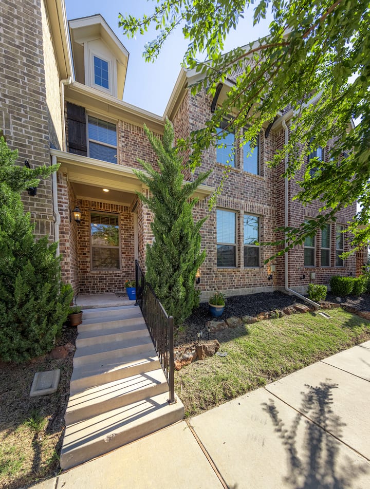The Rowhouse: Gym/mancave 2/2.5/2 Pets Ok! - Allen, TX