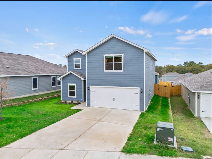 Villa | 5 Beds | 13 Guests Short Drive To Downtown - Lancaster, TX