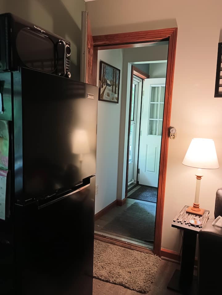 Cozy 1 Bedroom Efficiency In A Forest-like Setting - Glens Falls, NY