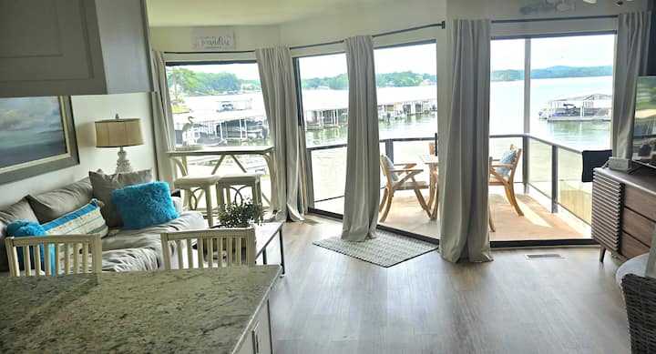 Cozy Lakeside Condo At Willow Beach! - Hot Springs, AR