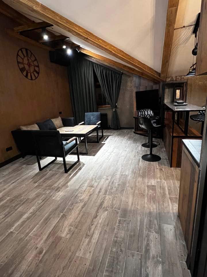 Exclusive Downtown Apartment - 耶烈萬