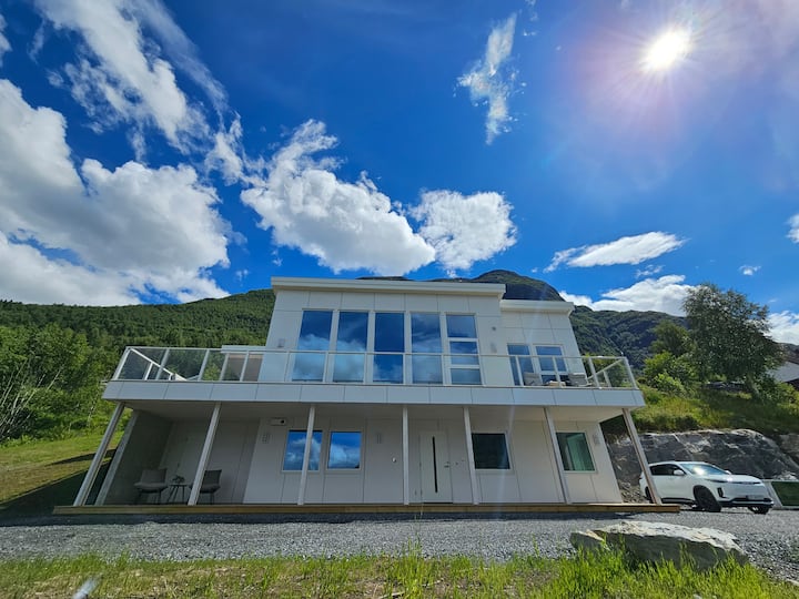 Moderne Hytte Med Panoramautsikt - Loen